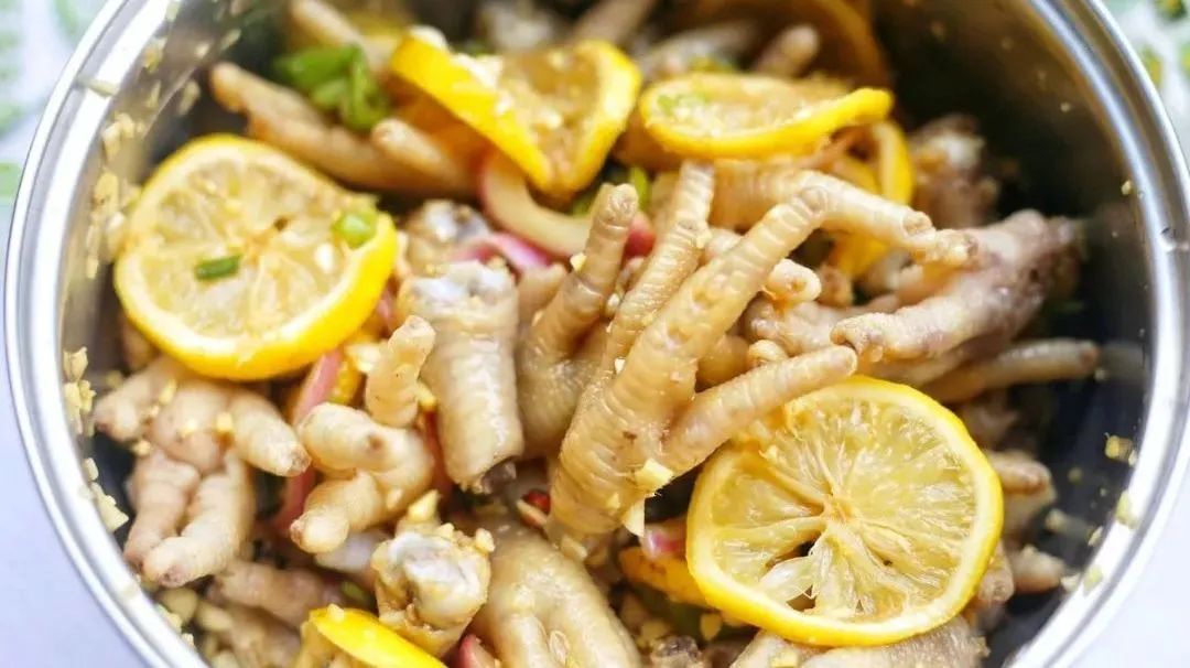 Delicious, easy to make, low-fat, hot and sour lemon chicken feet, save ...