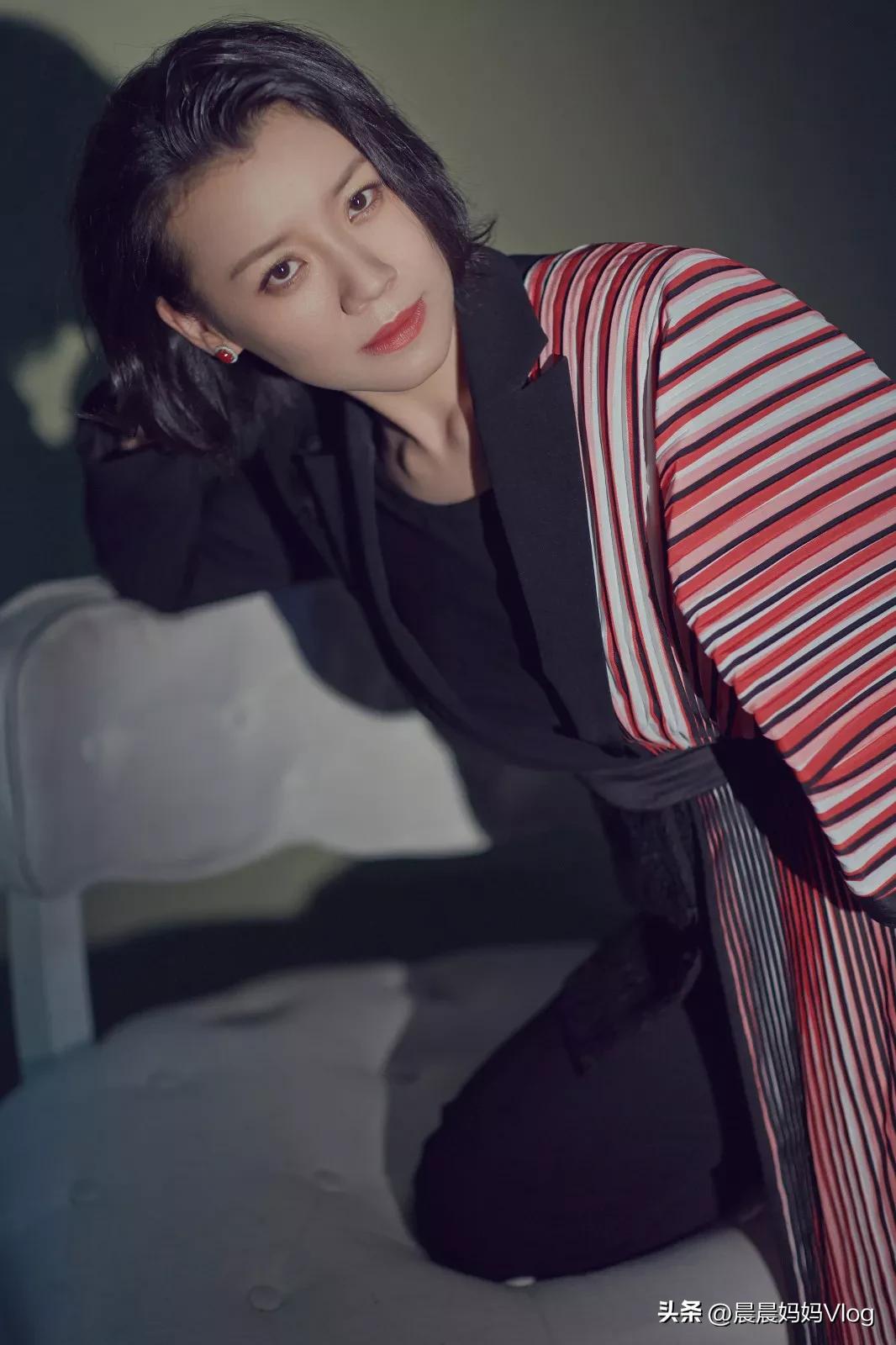 Share pictures - temperament goddess Liu Lin - iNEWS