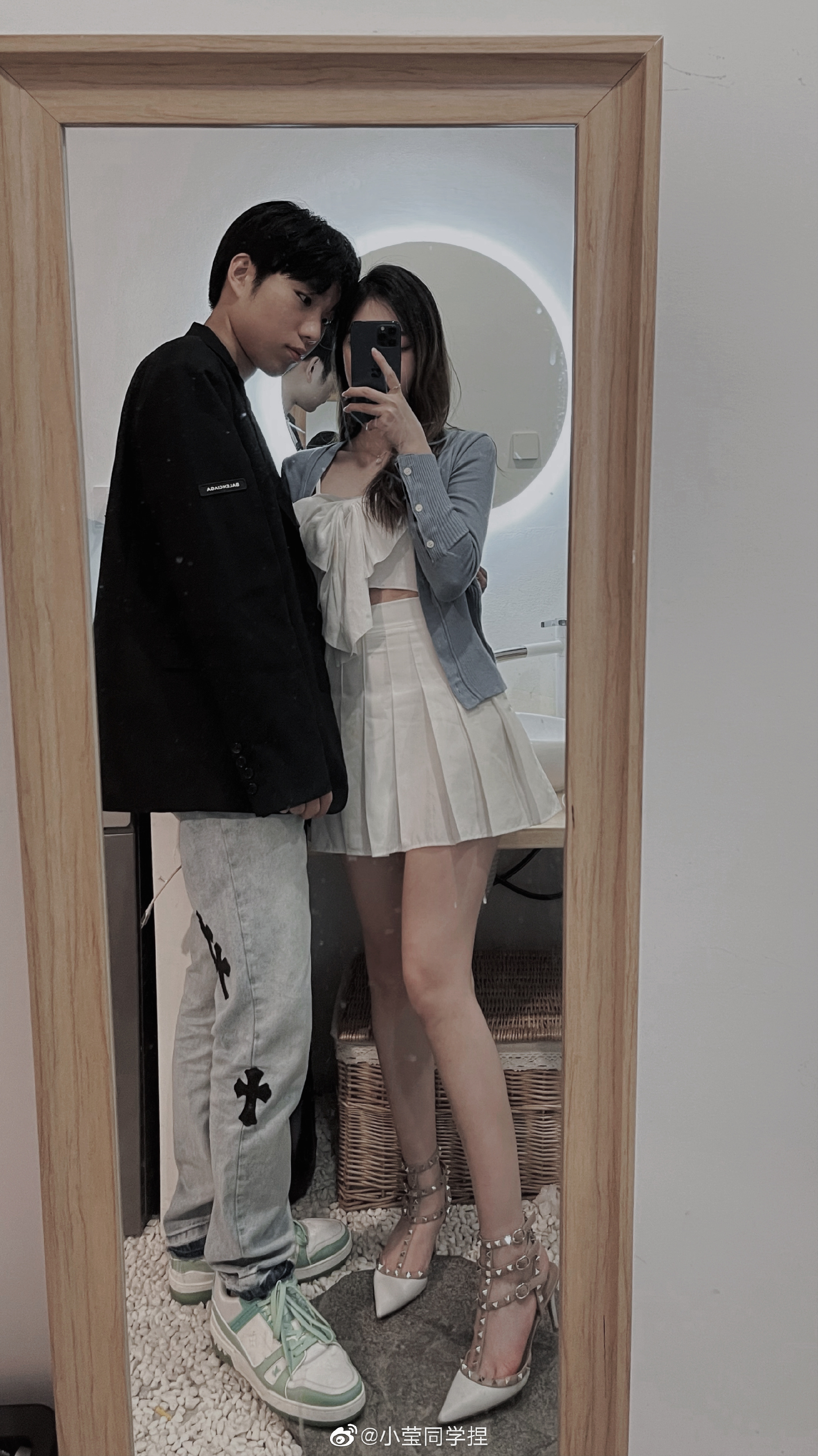 Fan Zhengyi's girlfriend took a "group photo": a family of three sleeps together!Fight back ...