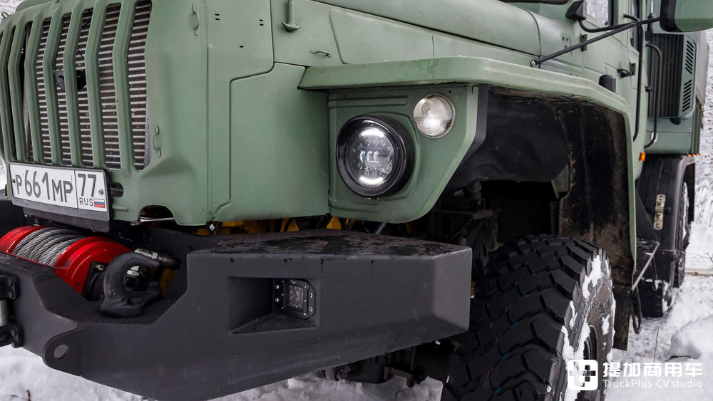 A masterpiece of violent aesthetics, a real shot of the Ural 4320 6x6 ...