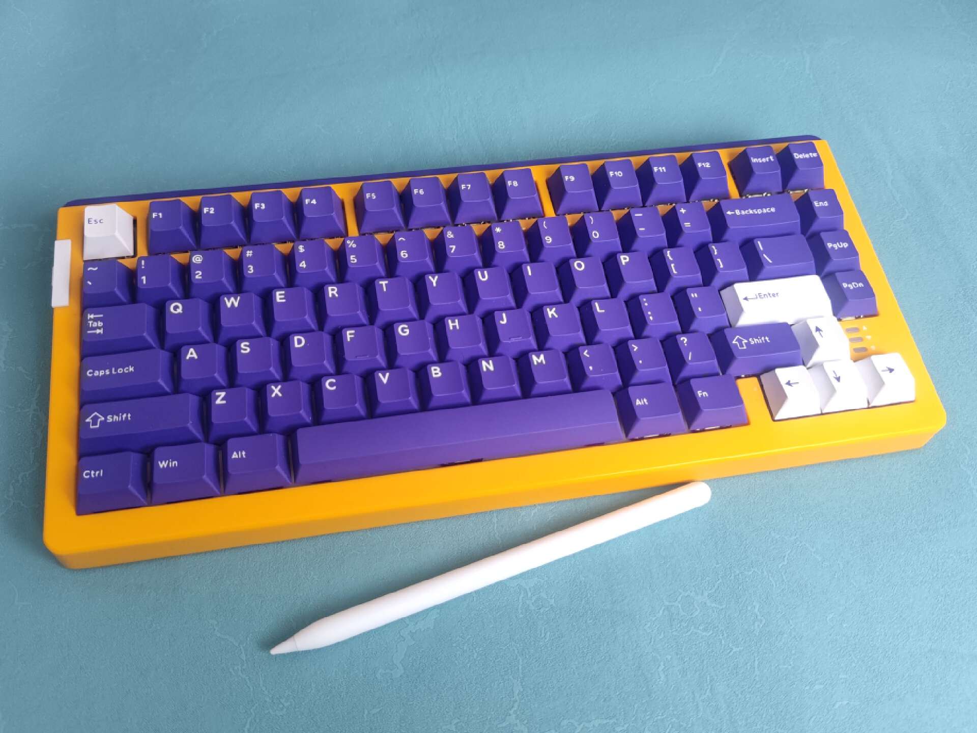 Boys should choose the first mechanical keyboard like this, Dareu A81 ...