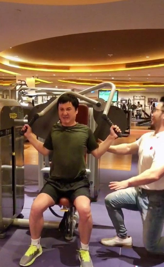 Shen Teng is surprisingly thin, and netizens are worried - iNEWS