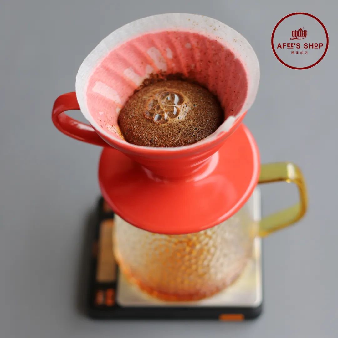 Learn hand pouring skills and use the V60 filter cup to make a good cup ...
