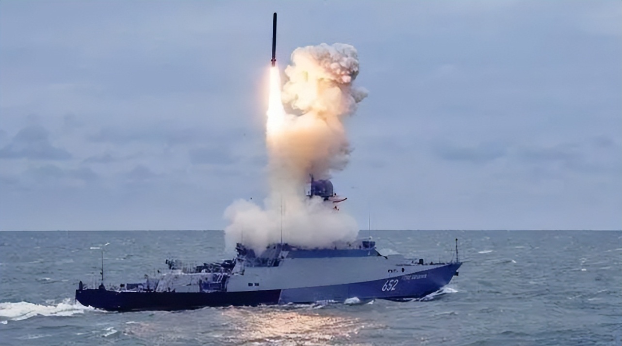 Type 21635 small missile ship: set up 2 8-unit general-purpose vertical ...