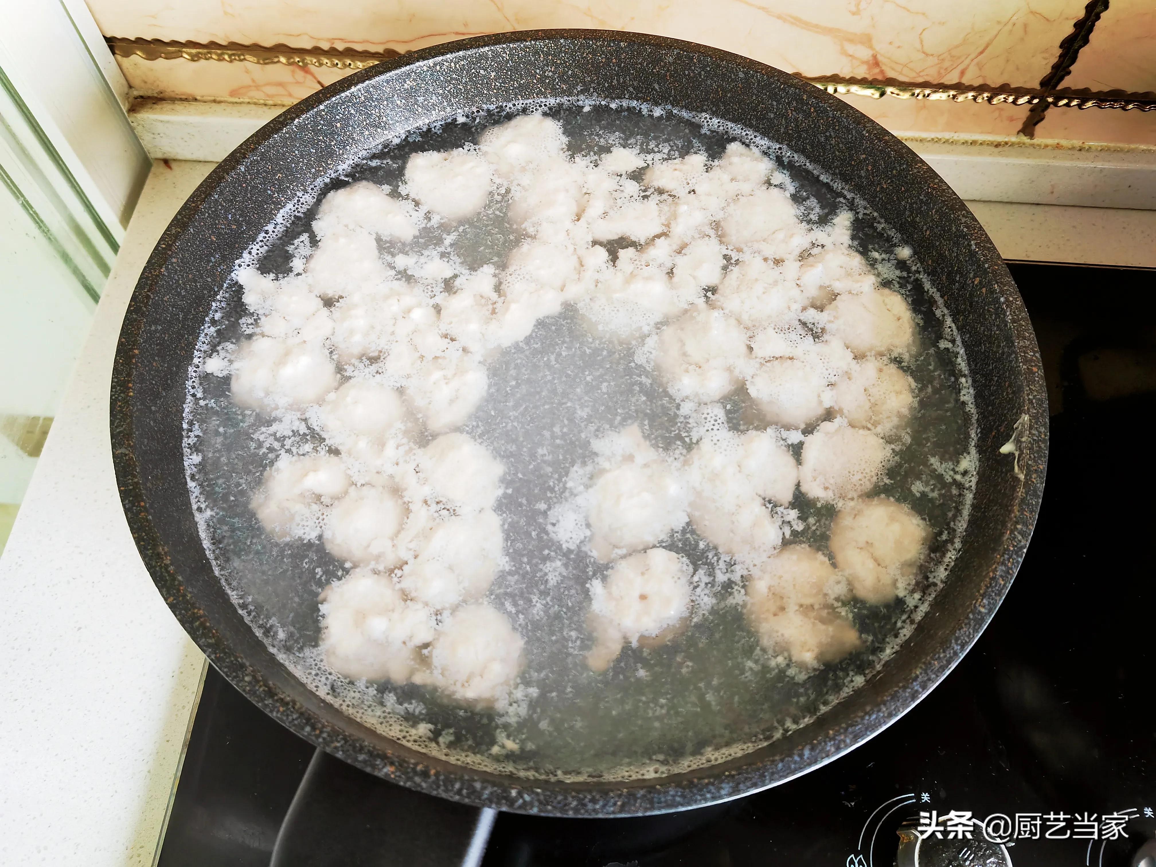 The mackerel balls boiled in this way are tender and delicious-from a ...