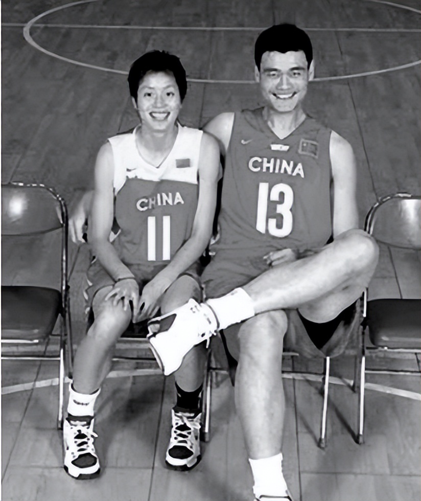 The host asked Ye Li how to sleep with 400-jin Yao Ming after marriage ...