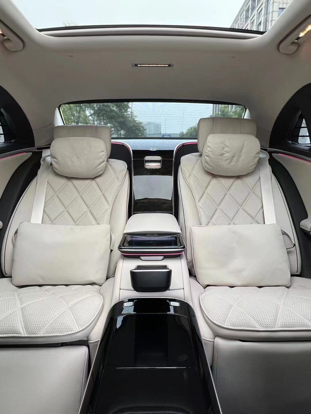 23 years Maybach s480, rare black rice with 4 seats - iNEWS