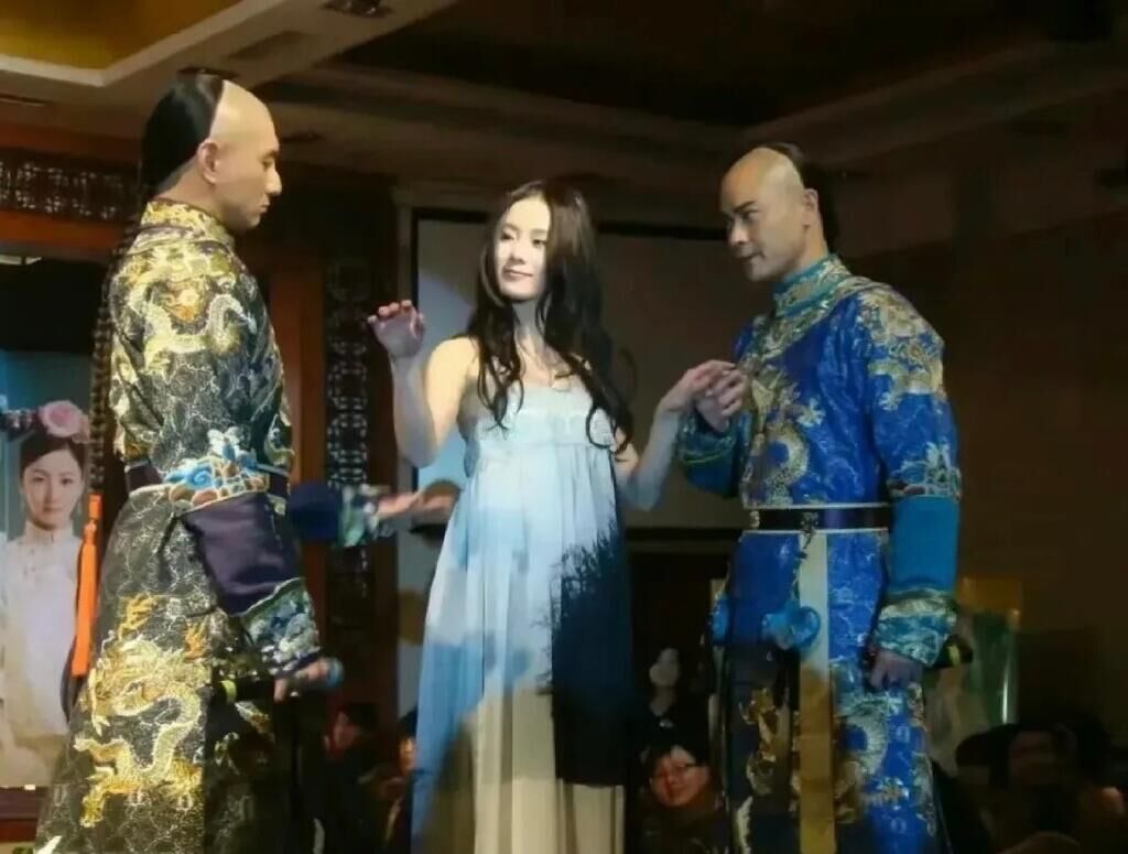 After watching the press conference of "Scary Step by Step" back then ...