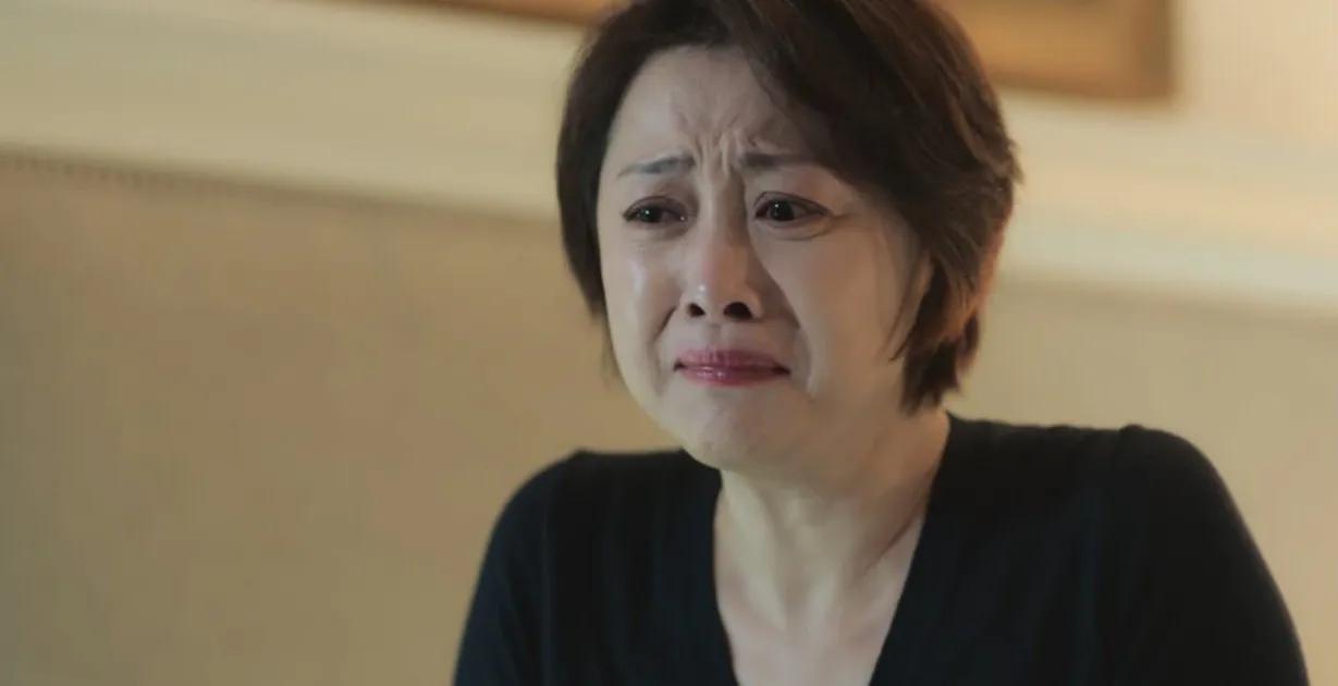 "Spring Sun" Suspicious! Seeing Jiang Ye peeking at Ding Kemang's phone, I realized why she was ...