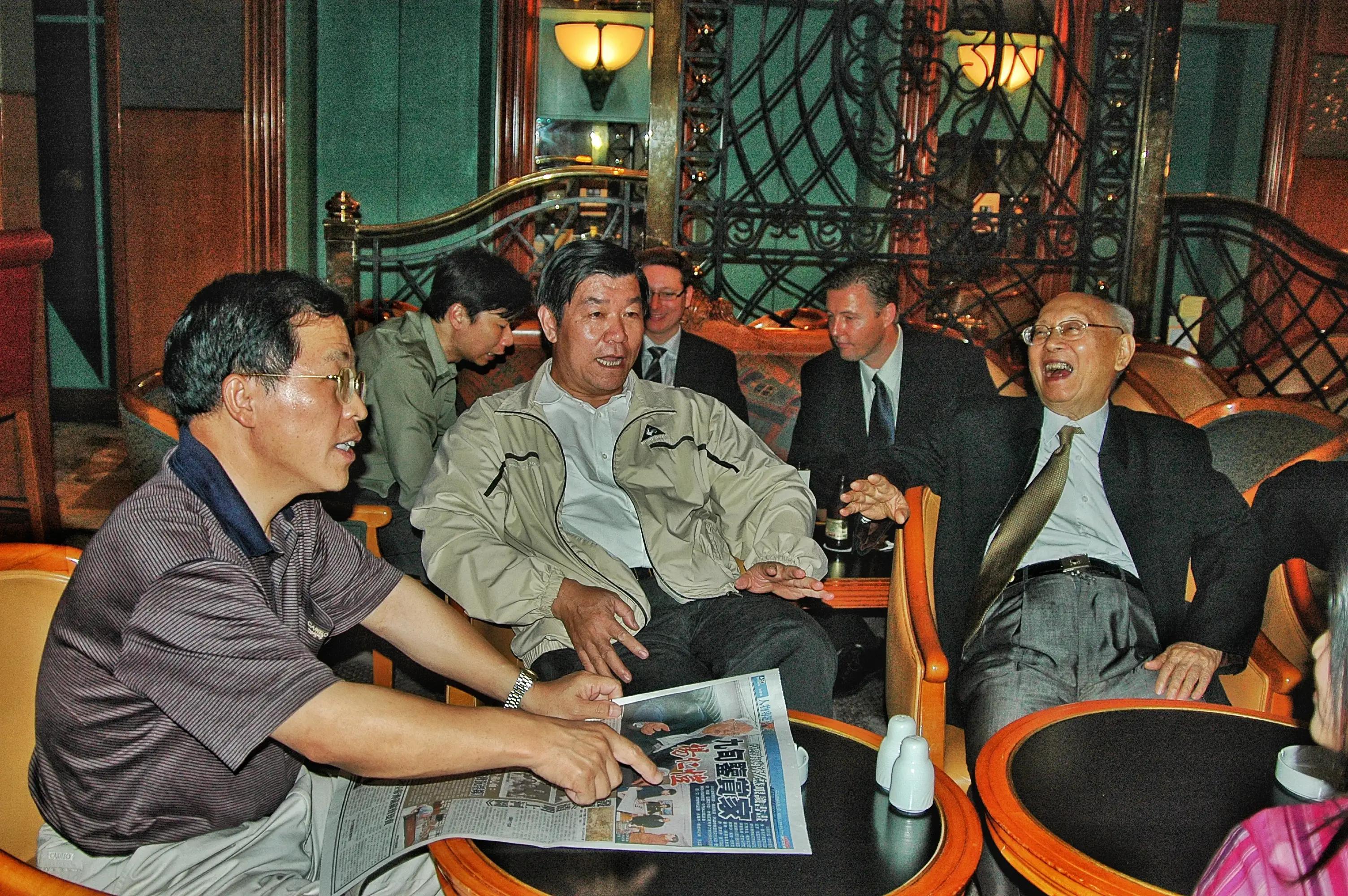 Visiting Celebrities to Seek Support and Deep Friendship - A Trip to ...