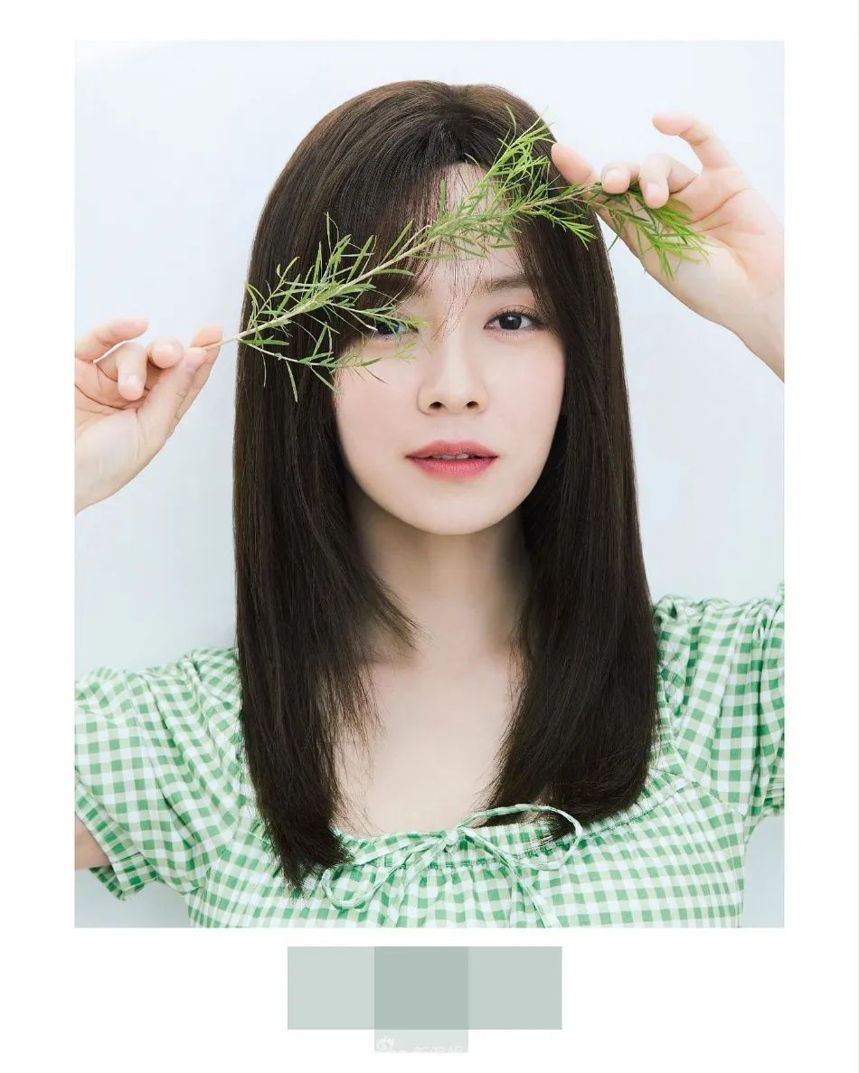 Song Ji Hyo's green and refreshing photo!At the age of 40, her skin is ...