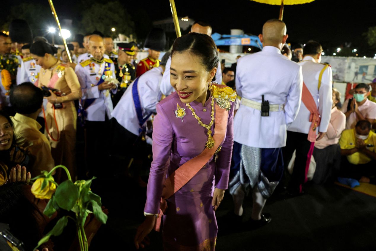 The favorite "Thai princess" fell into a coma after a heart attack, the royal family confirmed ...