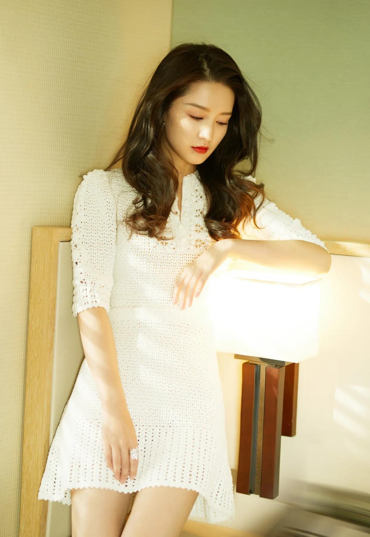 Beautiful Qin Qinzi Li Qin: underwear endorsement pictures, beautiful ...