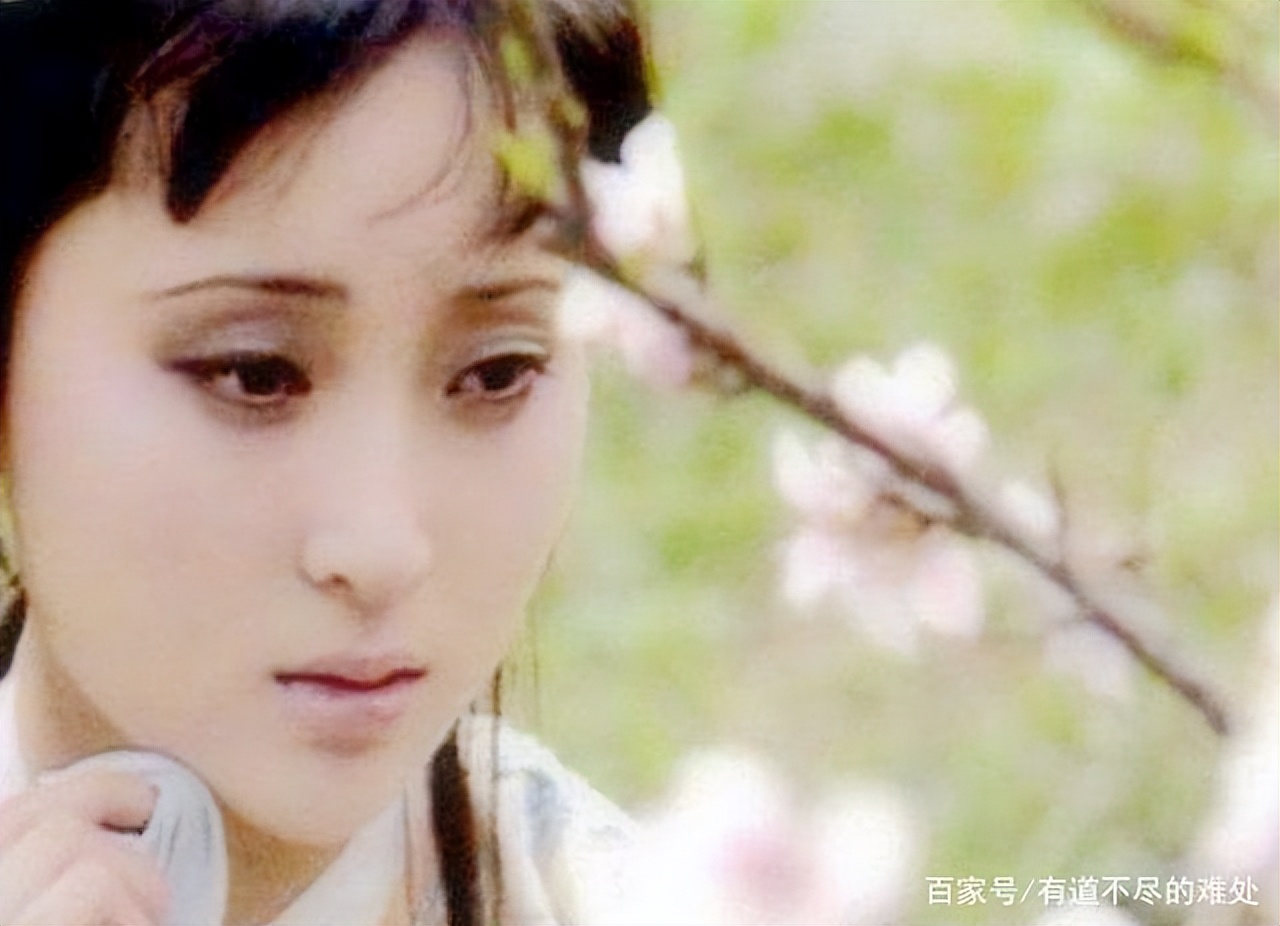 Chapter 90 of "Poetry on the Red Mansion": Xiu Yan loses his clothes, Bao Chan brings fruit - iNEWS