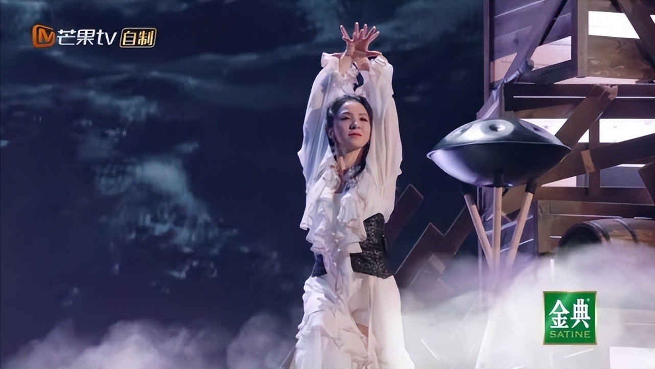 Tang Shiyi's dance, Zhang Qiang's song, and Yu Wenwen's guitar shook ...