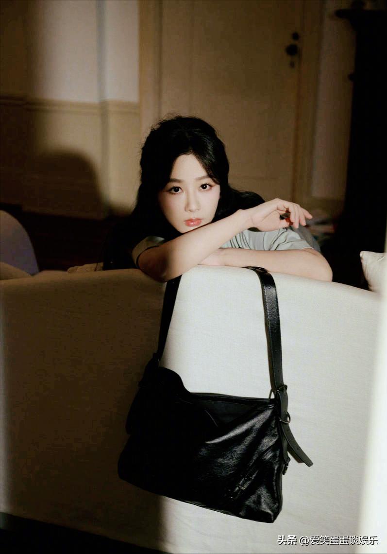 Yang Zi is praised as the "Queen of Fashion Inspiration", she shines in ...