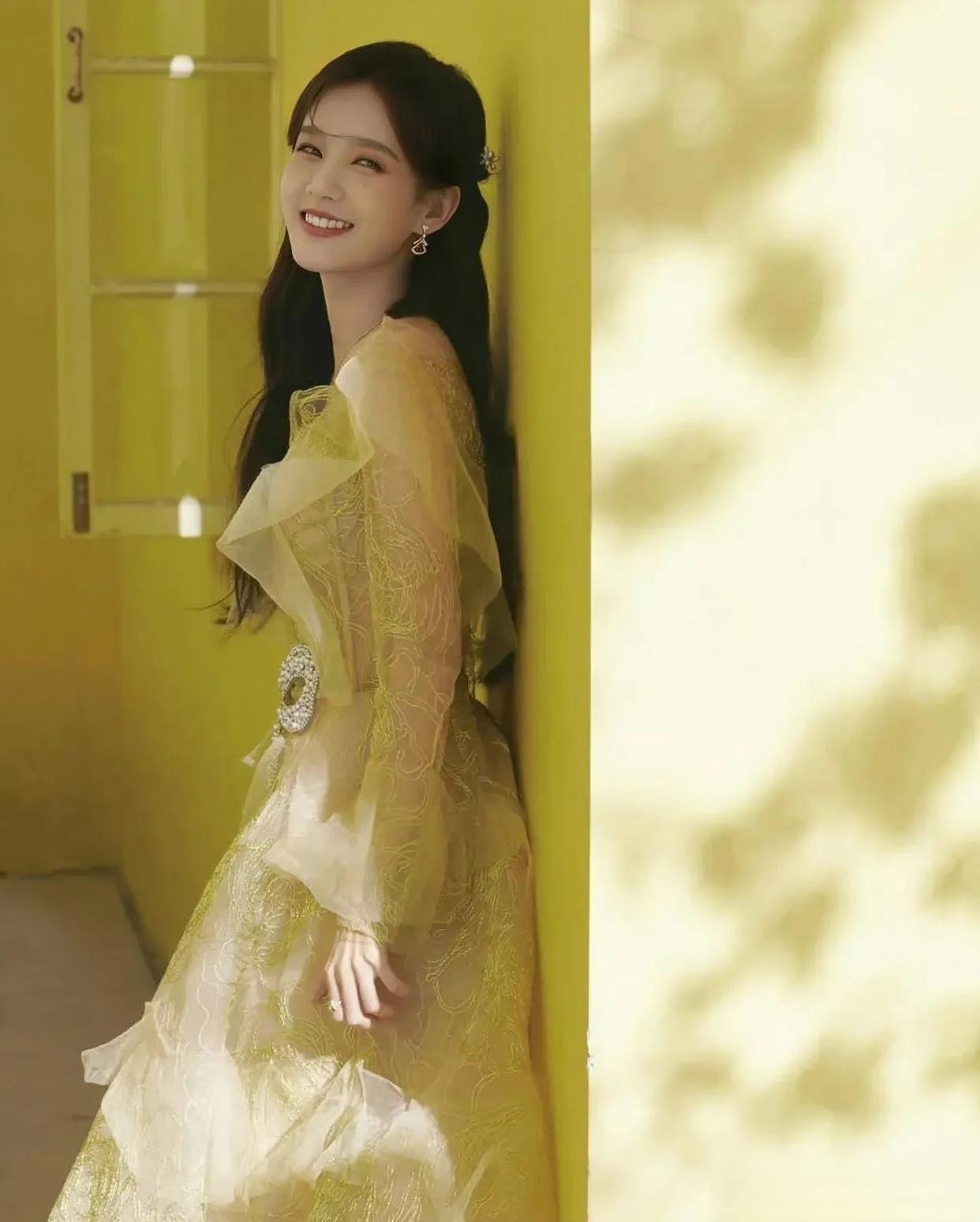 Sweet and lovely Li Yitong - iNEWS