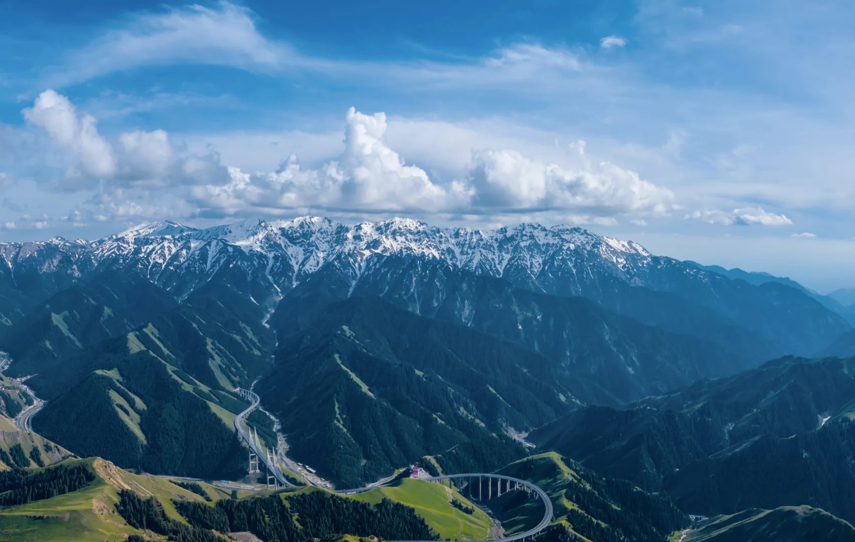 Yili Riverside Long Song Xing - iNEWS