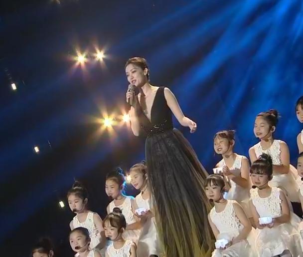 Zhang Xiaofei is on the hot search, Wan Qian is sassy and beautiful ...