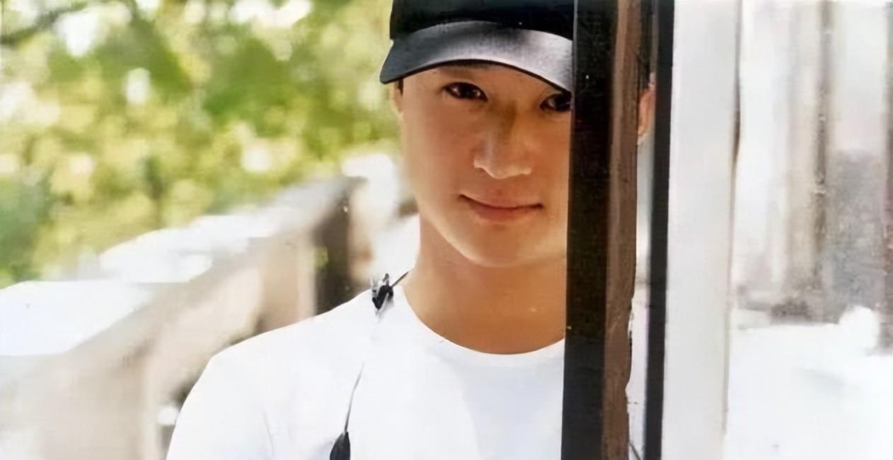 He lied to us for 49 years! It turns out that he is Wu Jing's father ...