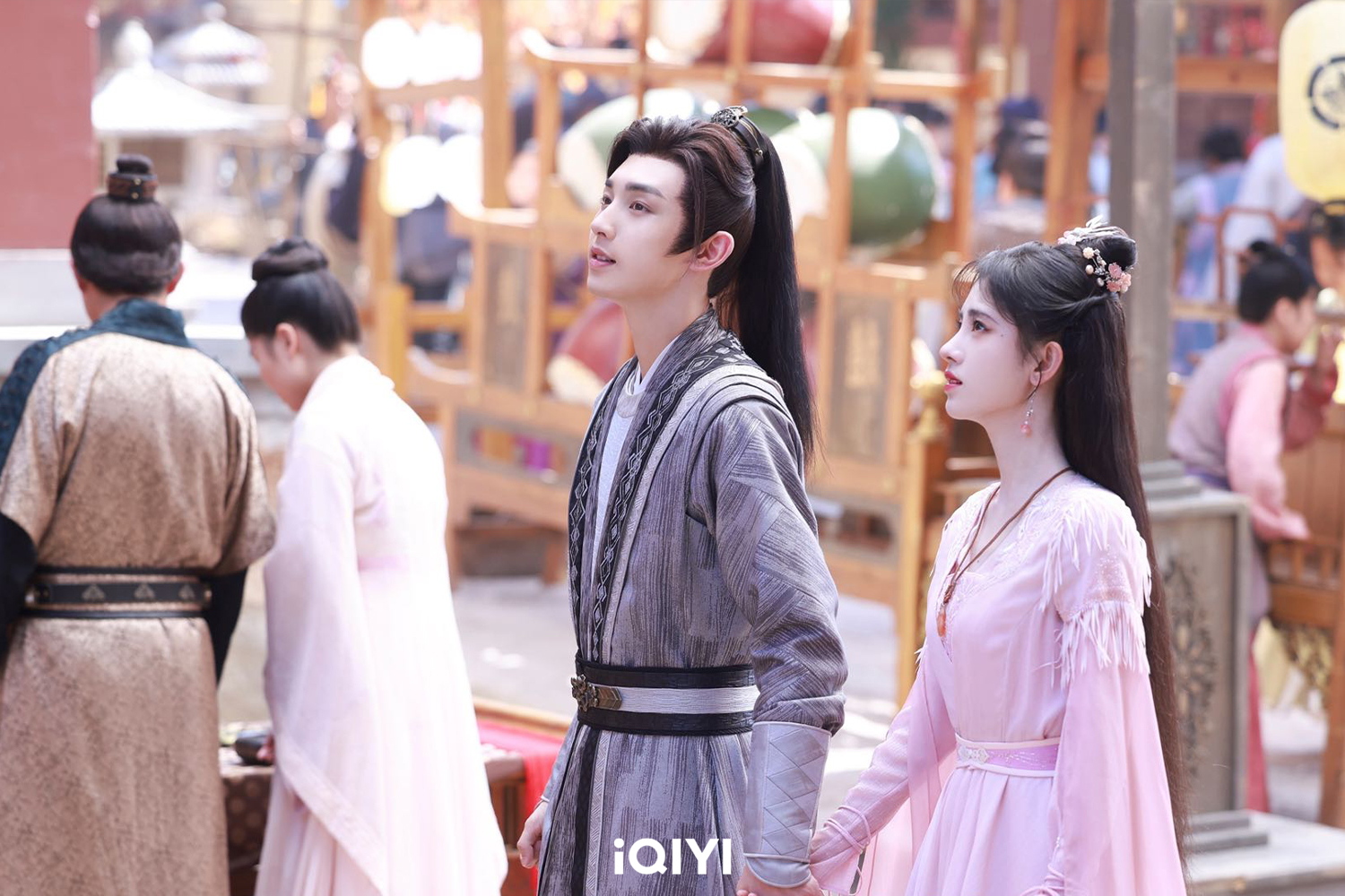 "Hua Rong": Guo Junchen draws his sword to face each other, and the ...