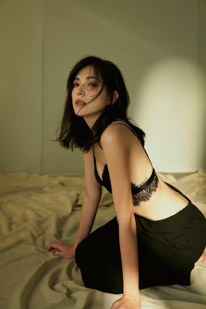 Tiffany Hsu—Water Snake's rounded waist and buttocks show off the devil's curves - iMedia