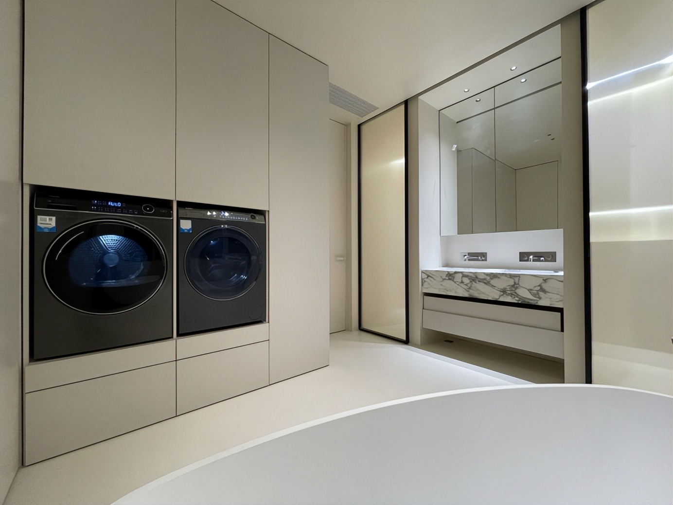 A minimalist washing machine that saves worry, time and effort, and ...
