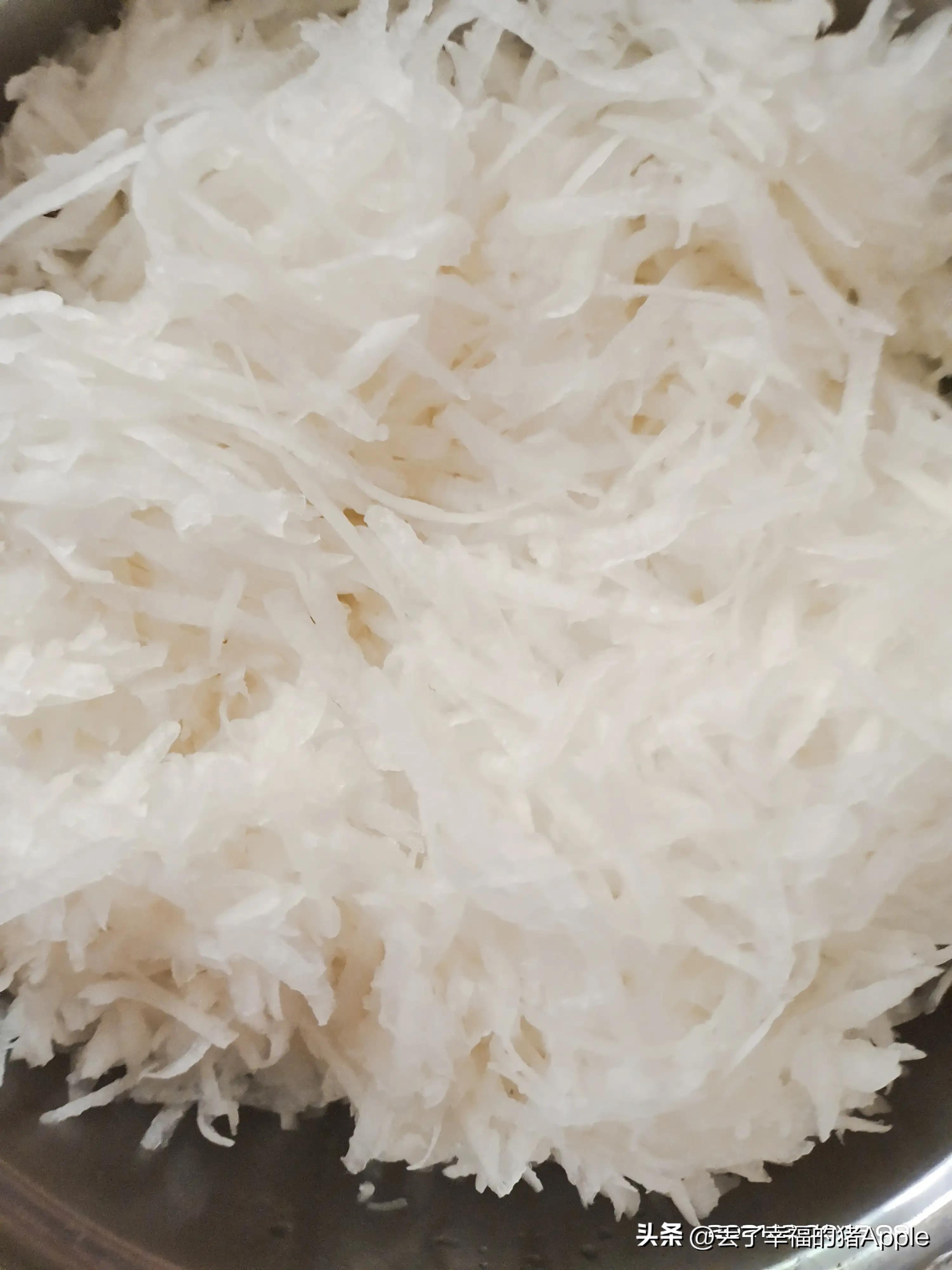 Homemade Cantonese-style radish cake: three catties of radish, one ...