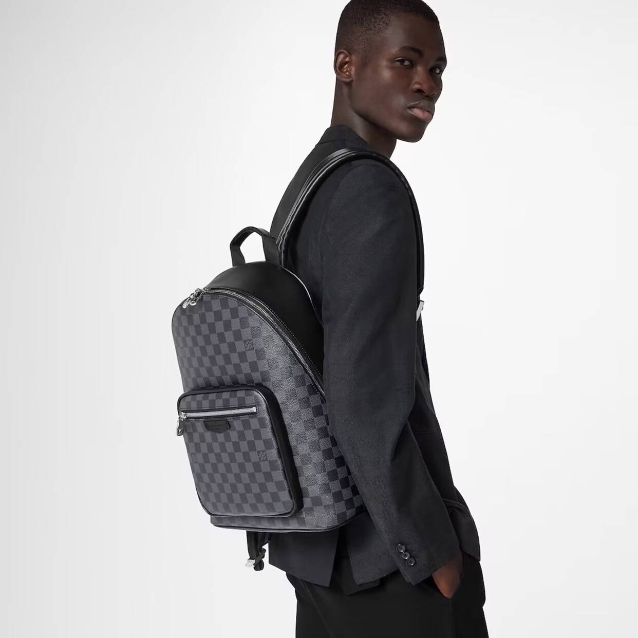 Highly popular backpack sharing - iMedia