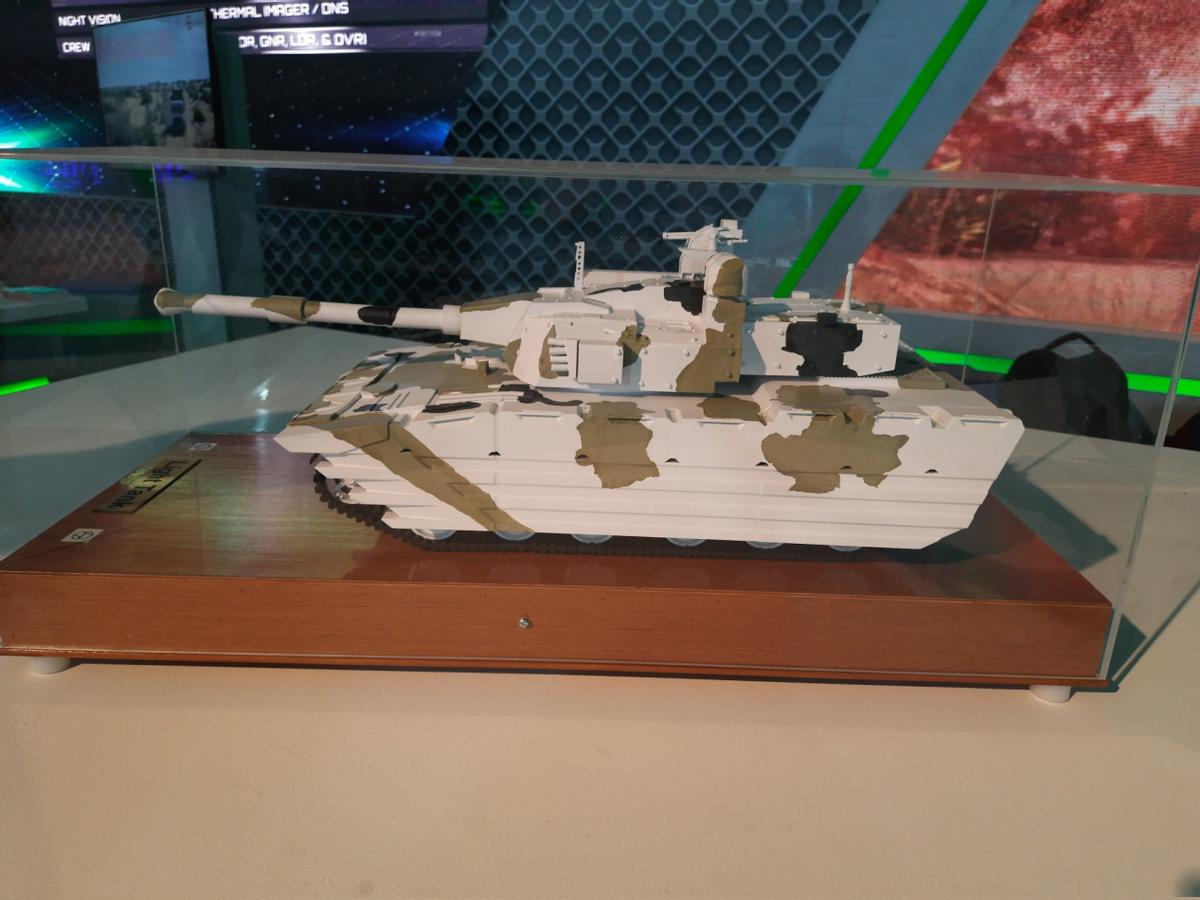 The PLA can do it, so can I? 700 tanks deployed on the border, the ...