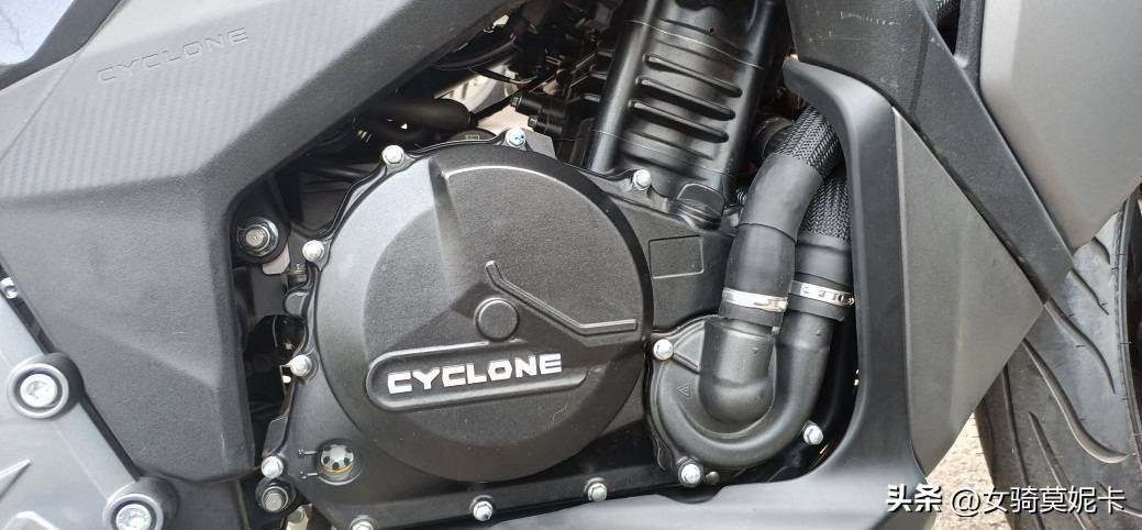 Cyclone RG3 can be used for both motorcycle travel and imitation racing ...