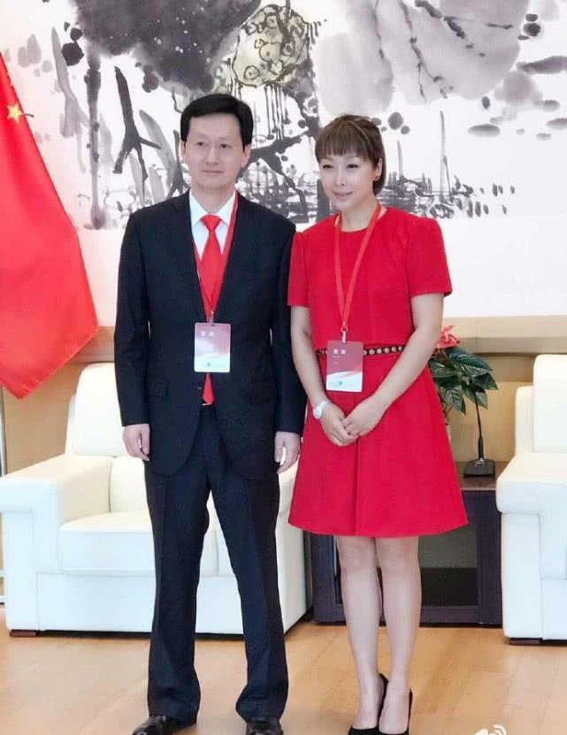 Singer Sun Yue recorded the show, after the beauty, the facial features ...