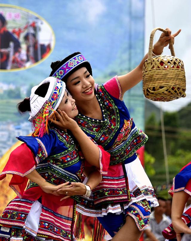 How "open" are the Baiku Yao people? Women's clothes are too ...