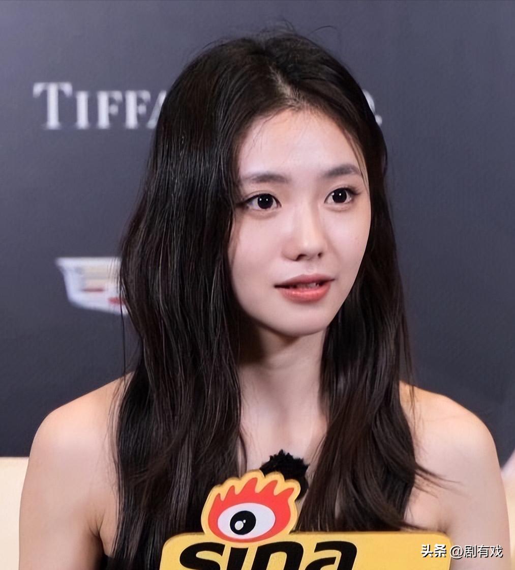 That night, Wu Jing saved the gun for Liu Hao, tearing away the ...