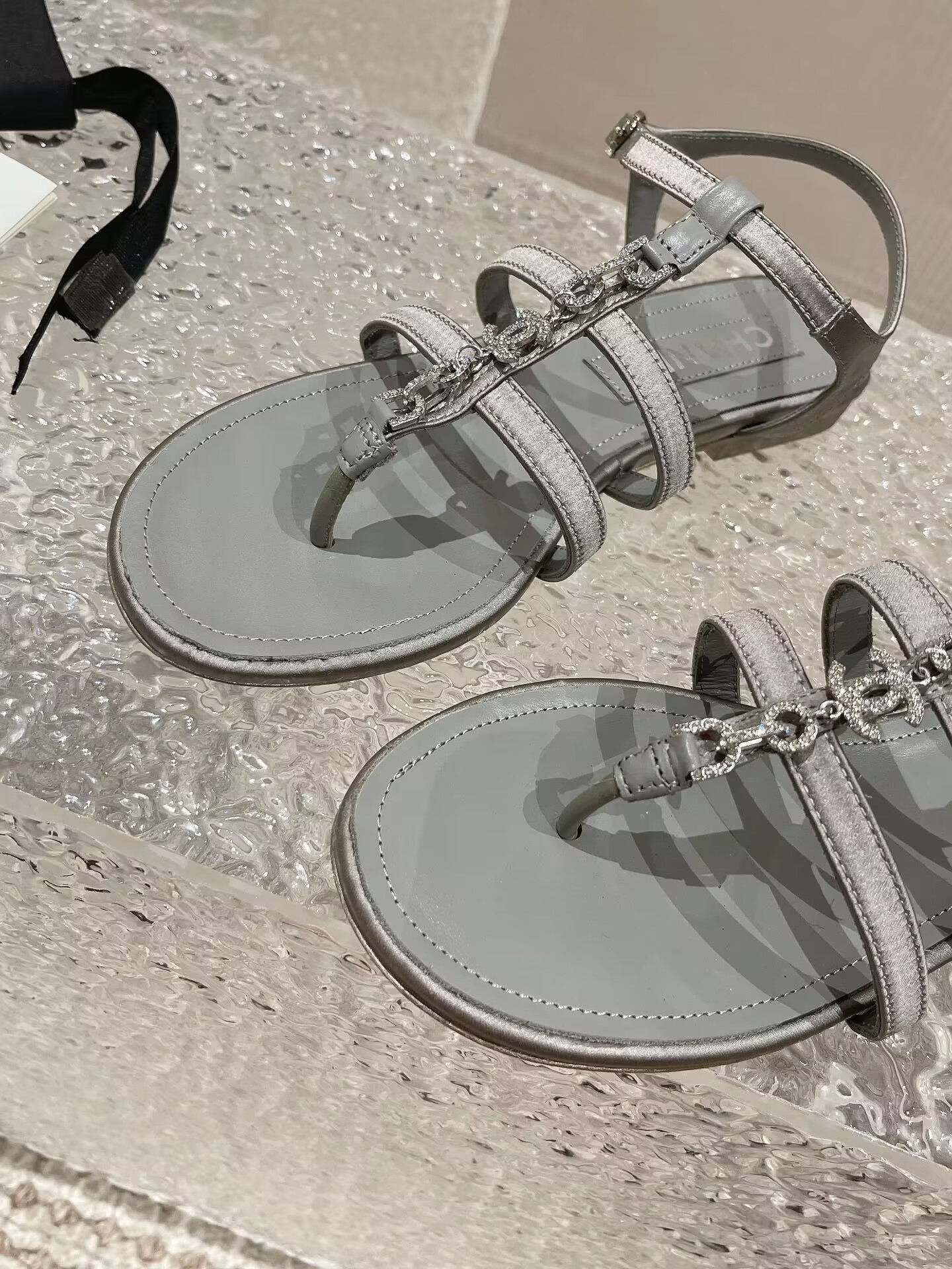 Princess sandals, you can have them at the beginning of 3, so worth it ...
