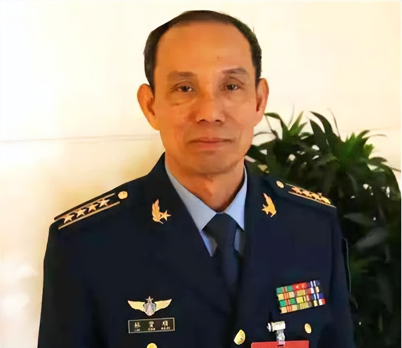 Taiwanese pilot Lin Hsien-shun returned to the mainland with a fighter ...