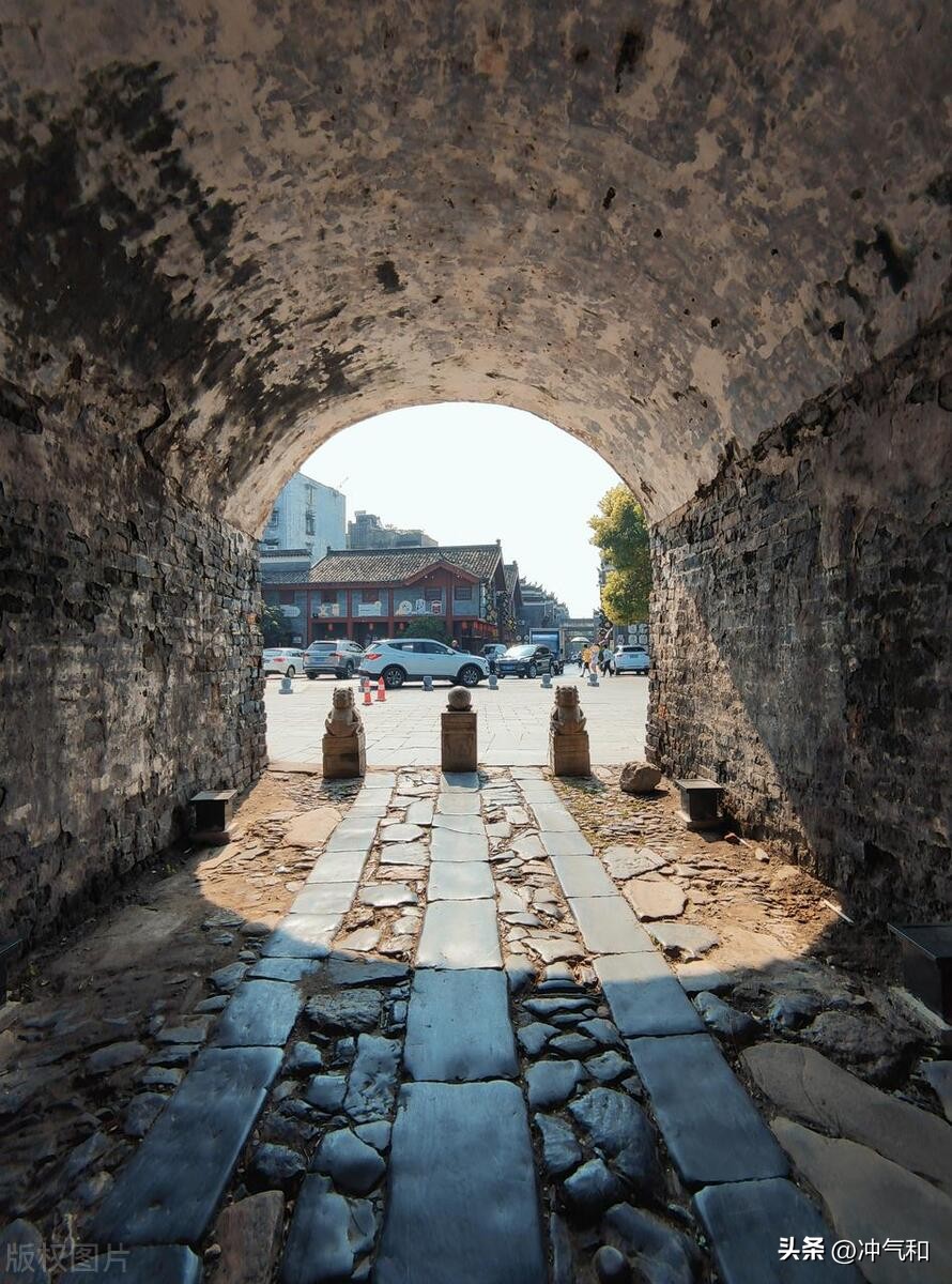 Chen Lin's "Yuzhou Wen for Yuan Shao" proves that Wancheng was in the ...