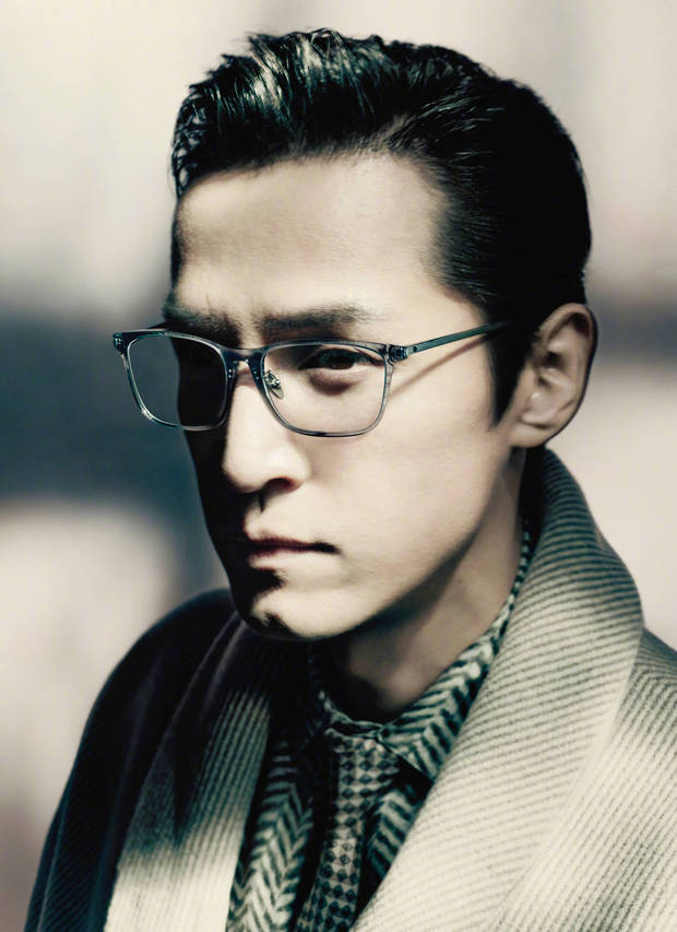 Hu Ge's latest autumn and winter blockbuster wears glasses and is ...