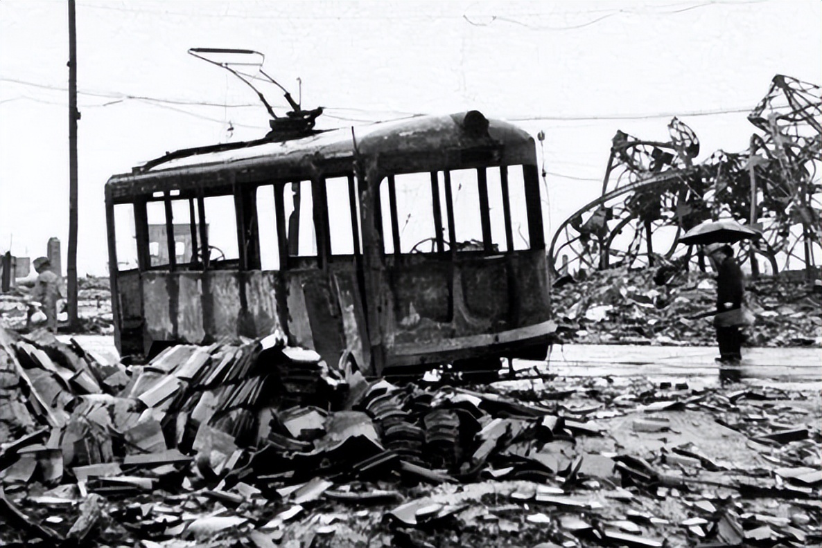 At the moment when the atomic bomb exploded in Hiroshima, the young ...