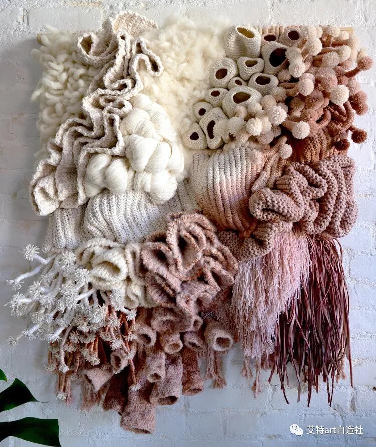 Eric Speer, a male artist who likes knitting wool - iNEWS