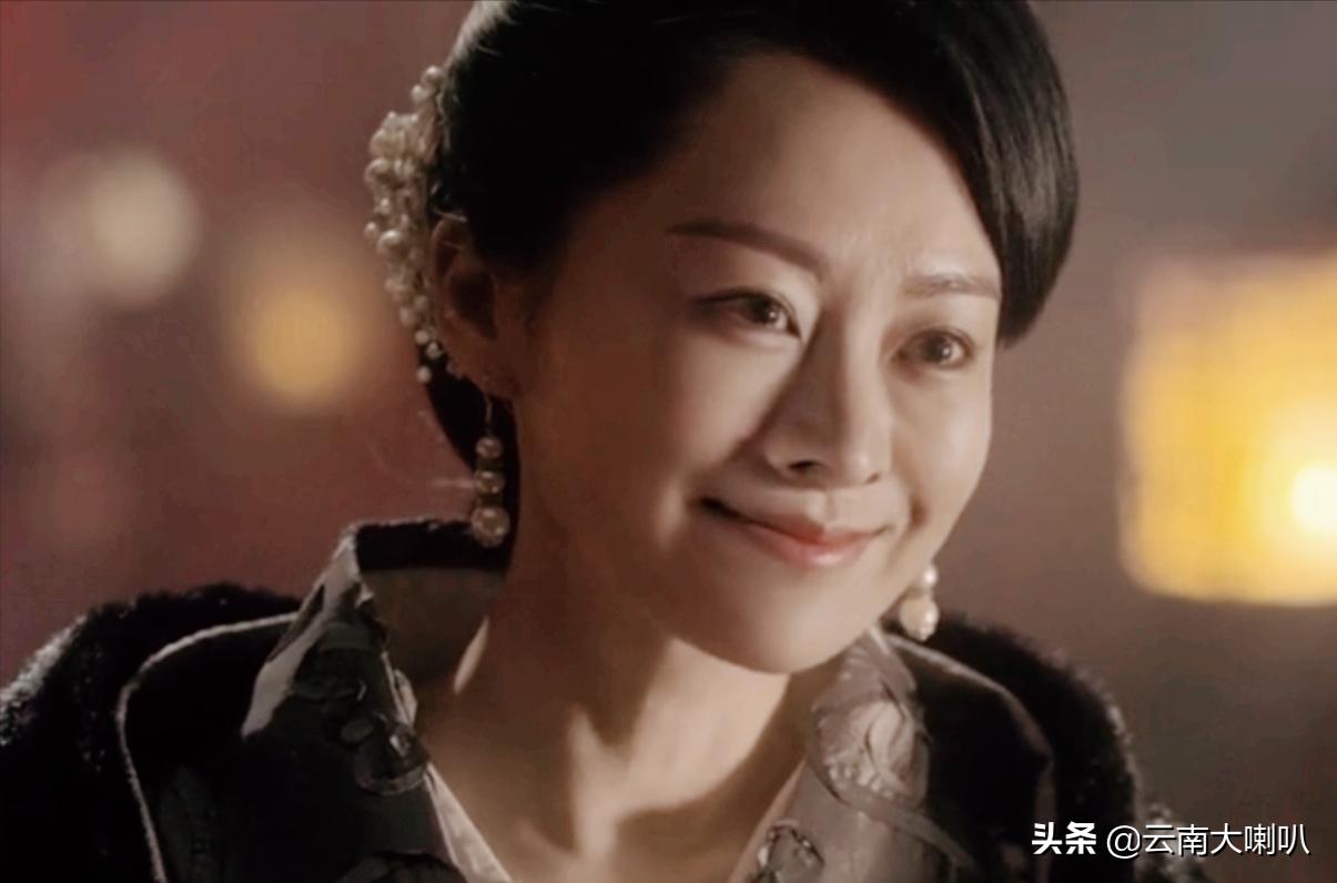 Ma Xiaoqian, played by Madame Hua in "Blue Mian Shura", looks very ...