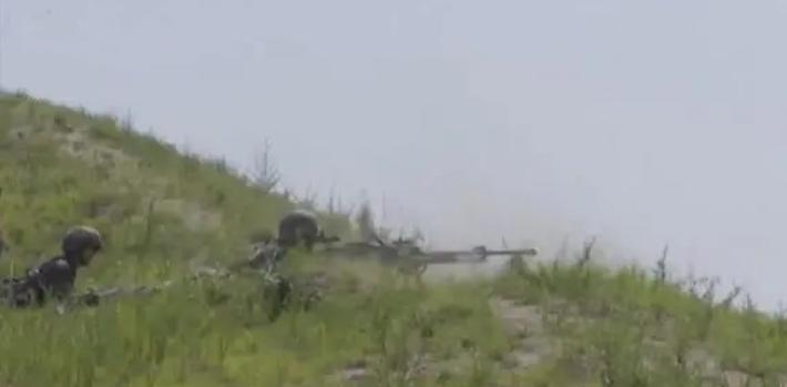 QJZ-171 type 12.7mm machine gun, the whole gun weighs only 18 kg ...