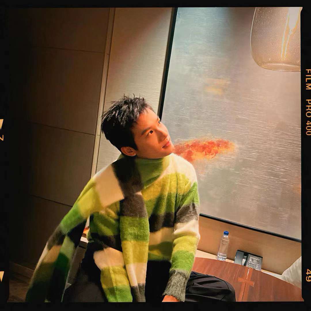 Zheng Yecheng's early winter atmosphere is eye-catching with the ...