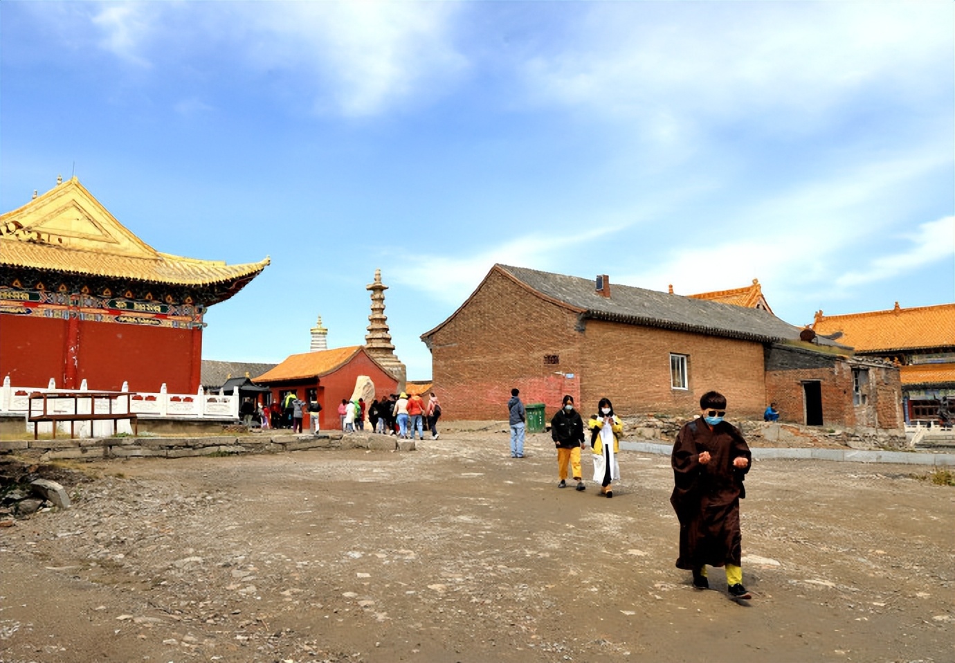 Take a bus to the platform——The Yanjiao Temple in Zhongtai is ...