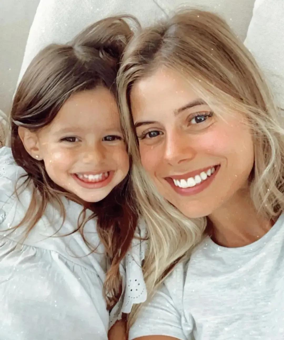 So beautiful~Paris Saint-Germain captain Marchios wife Carroll - iNEWS