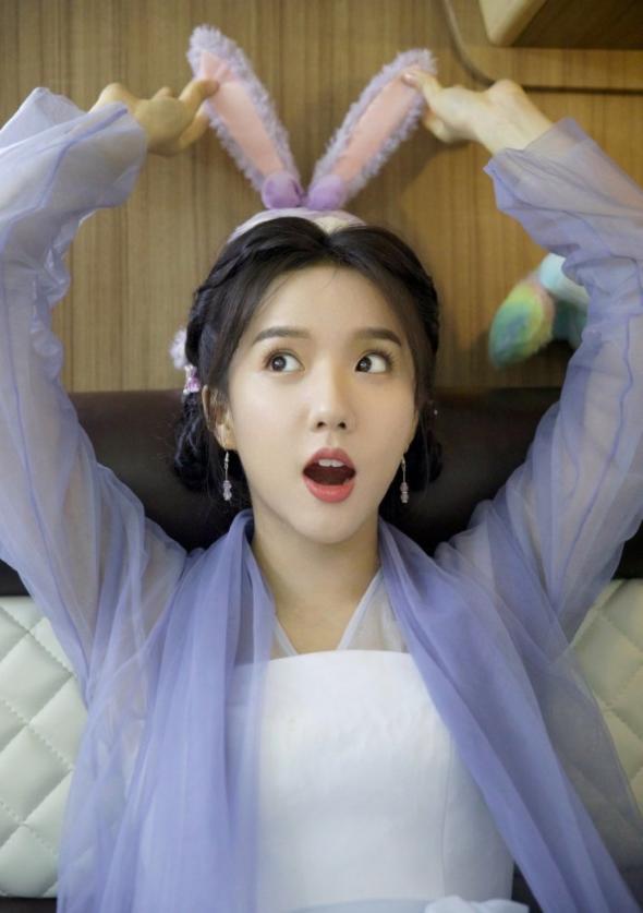 After "The Works of the Imperial Gift", sweet girl Su Xiaotong took on ...