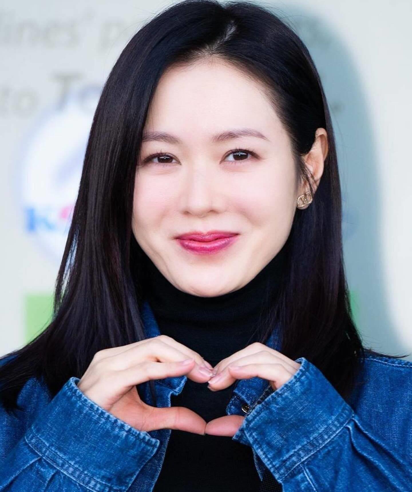 Stunning! Son Ye-jin showed off her perfect long legs and revealed her wish for 2024: slow down ...