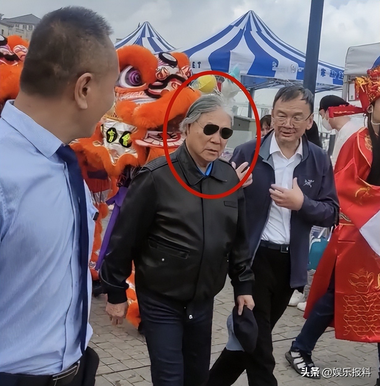 Guo Jingjing's father-in-law showed up!Wearing sunglasses with white ...