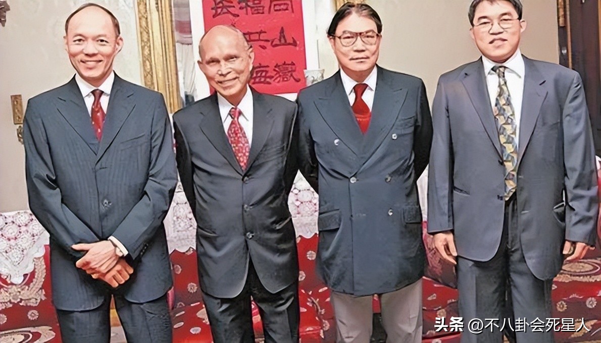 This photo of the Huo family's four fathers and sons shows the gap ...