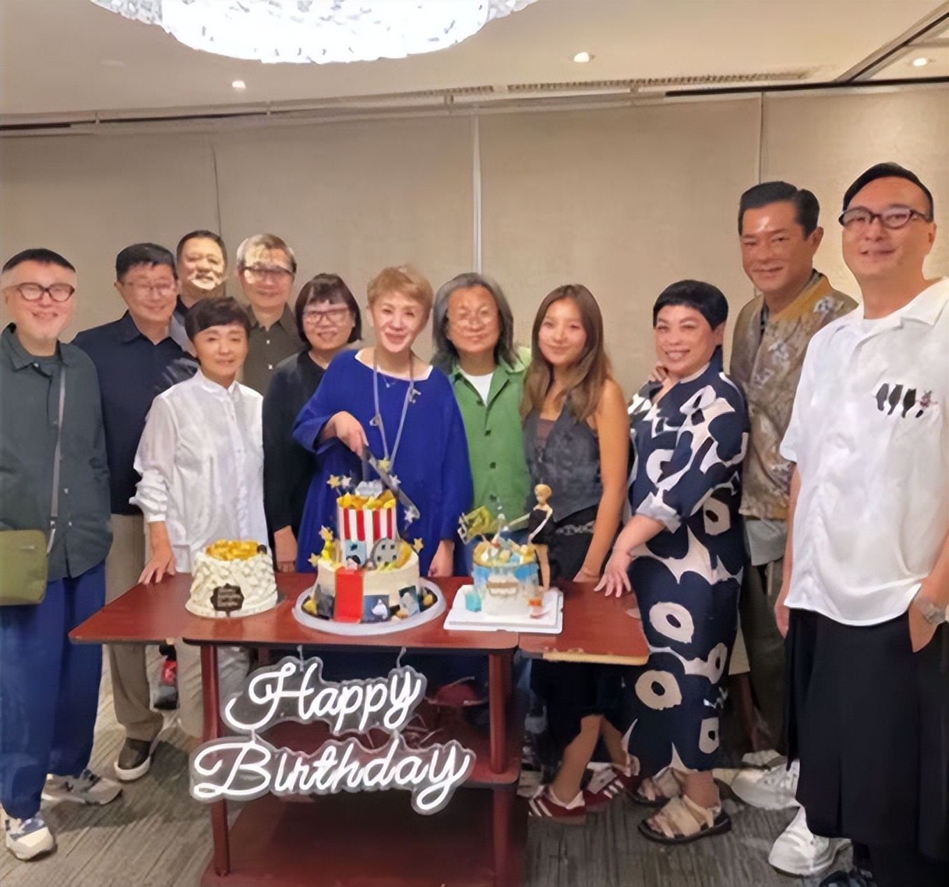 Junru Ng posted a family photo on her birthday, her 17-year-old ...